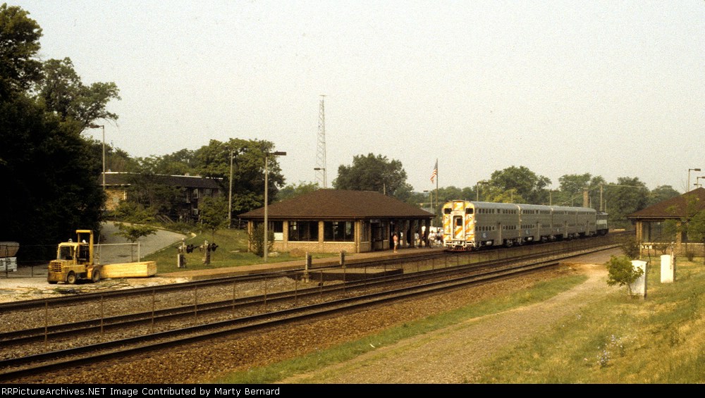 BN 9915 Pushing (1 of 3)